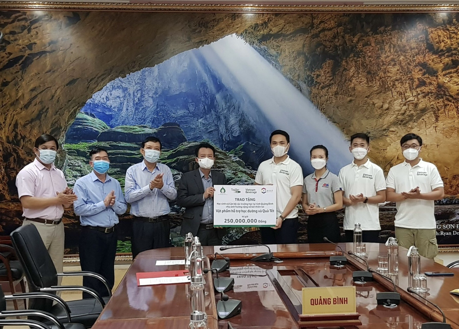 ThaiBev và VietBev trao quà Tết cho học sinh khó khăn tại 3 tỉnh