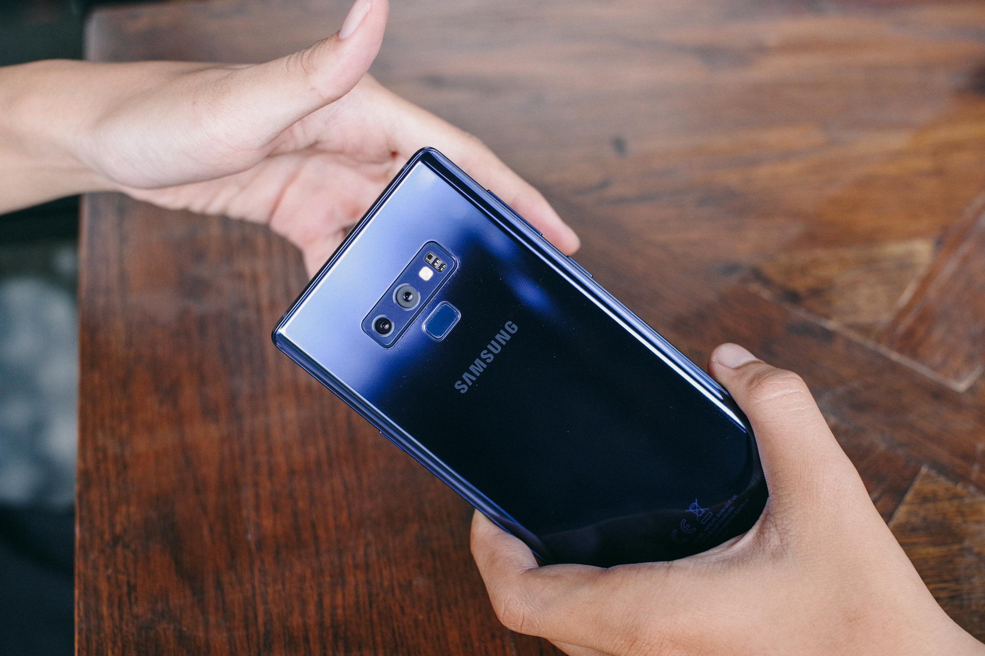 Tự dưng ai cũng hỏi thăm khi ngày đầu cầm trong tay Galaxy Note9
