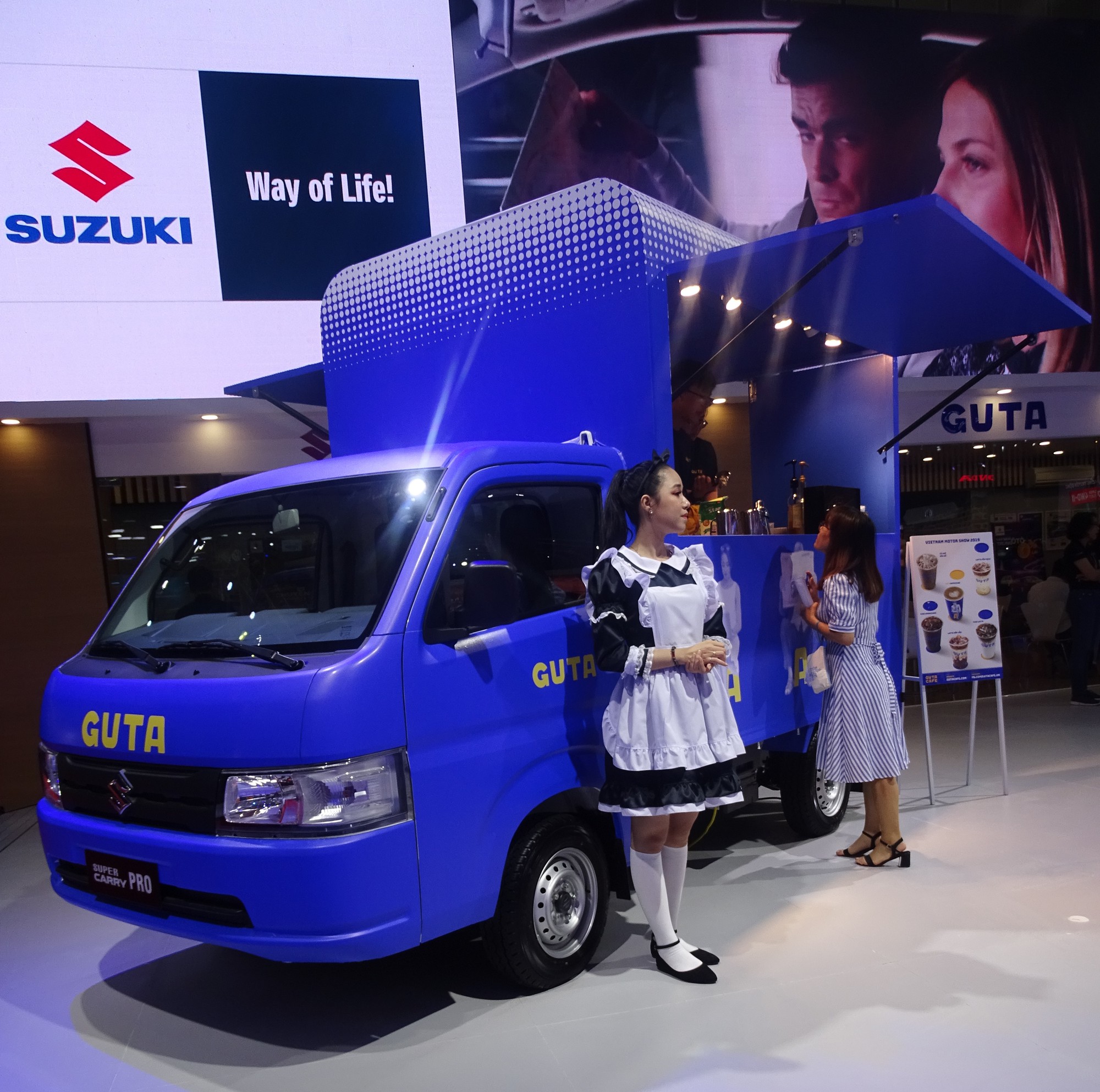 Suzuki Super Carry Pro “biến hình” ấn tượng, hút khách tham quan tại ...