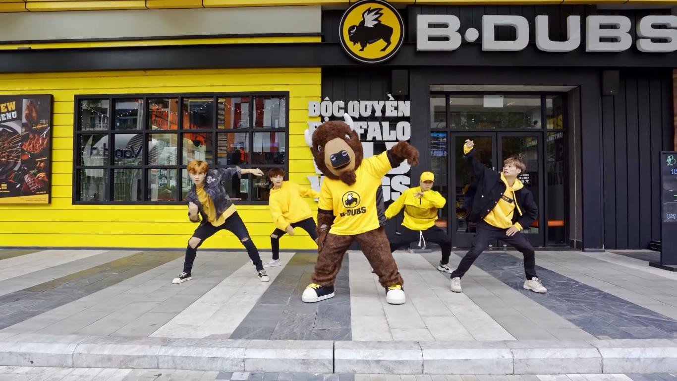 B-Dubs cùng nhóm nhảy triệu view KAT-X mang đến bất ngờ qua điệu nhảy ...