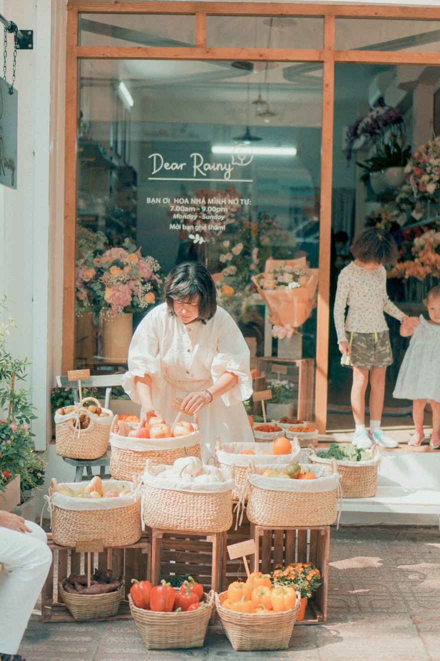 Tiệm hoa Dear Rainy: "Mong các bạn tìm được chất liệu tô vẽ nét đáng ...