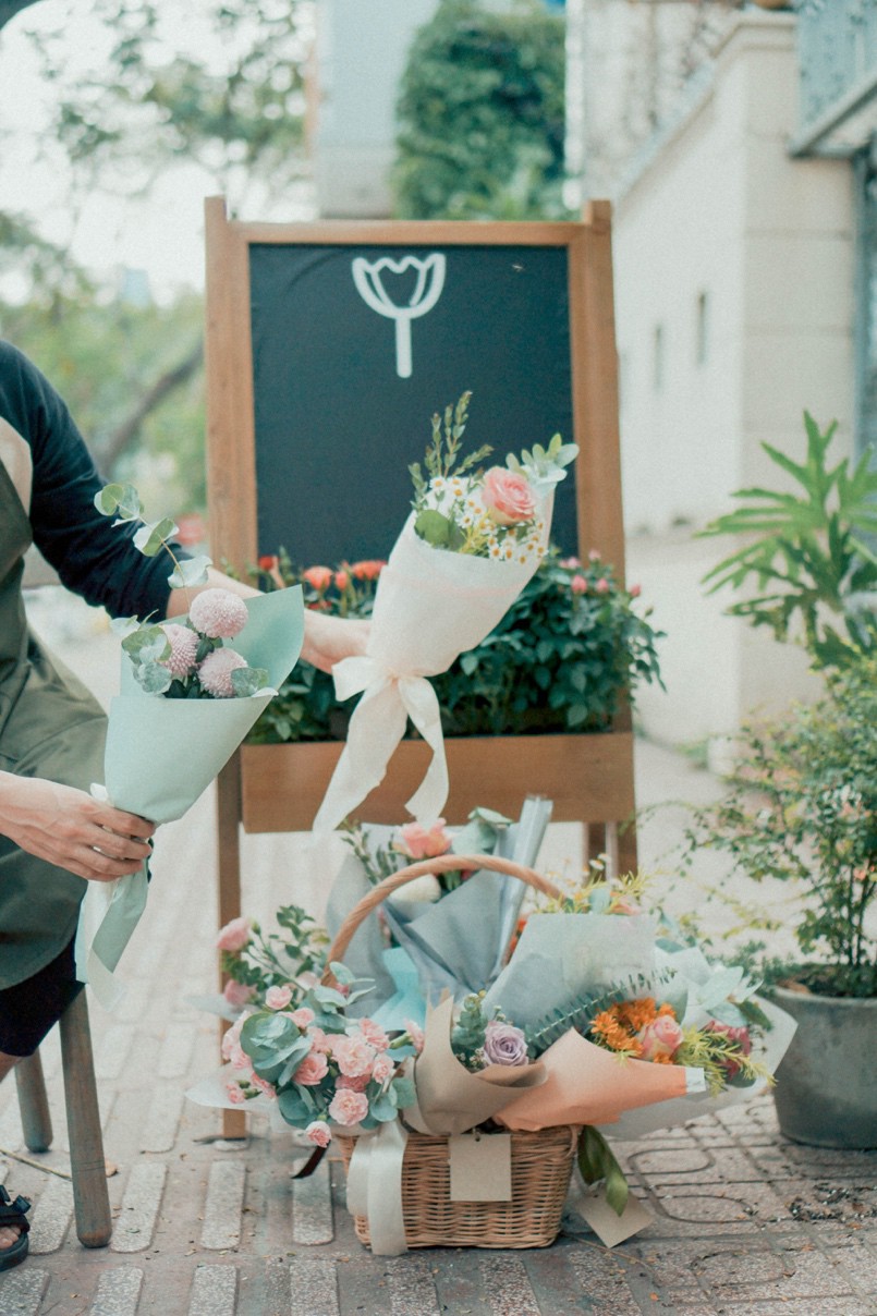 Tiệm hoa Dear Rainy: "Mong các bạn tìm được chất liệu tô vẽ nét đáng ...