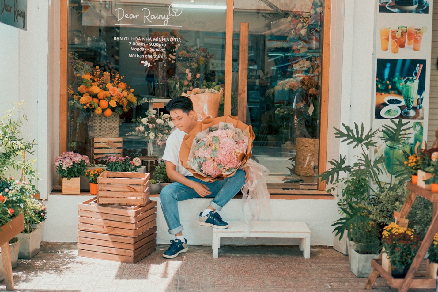 Tiệm hoa Dear Rainy: "Mong các bạn tìm được chất liệu tô vẽ nét đáng ...