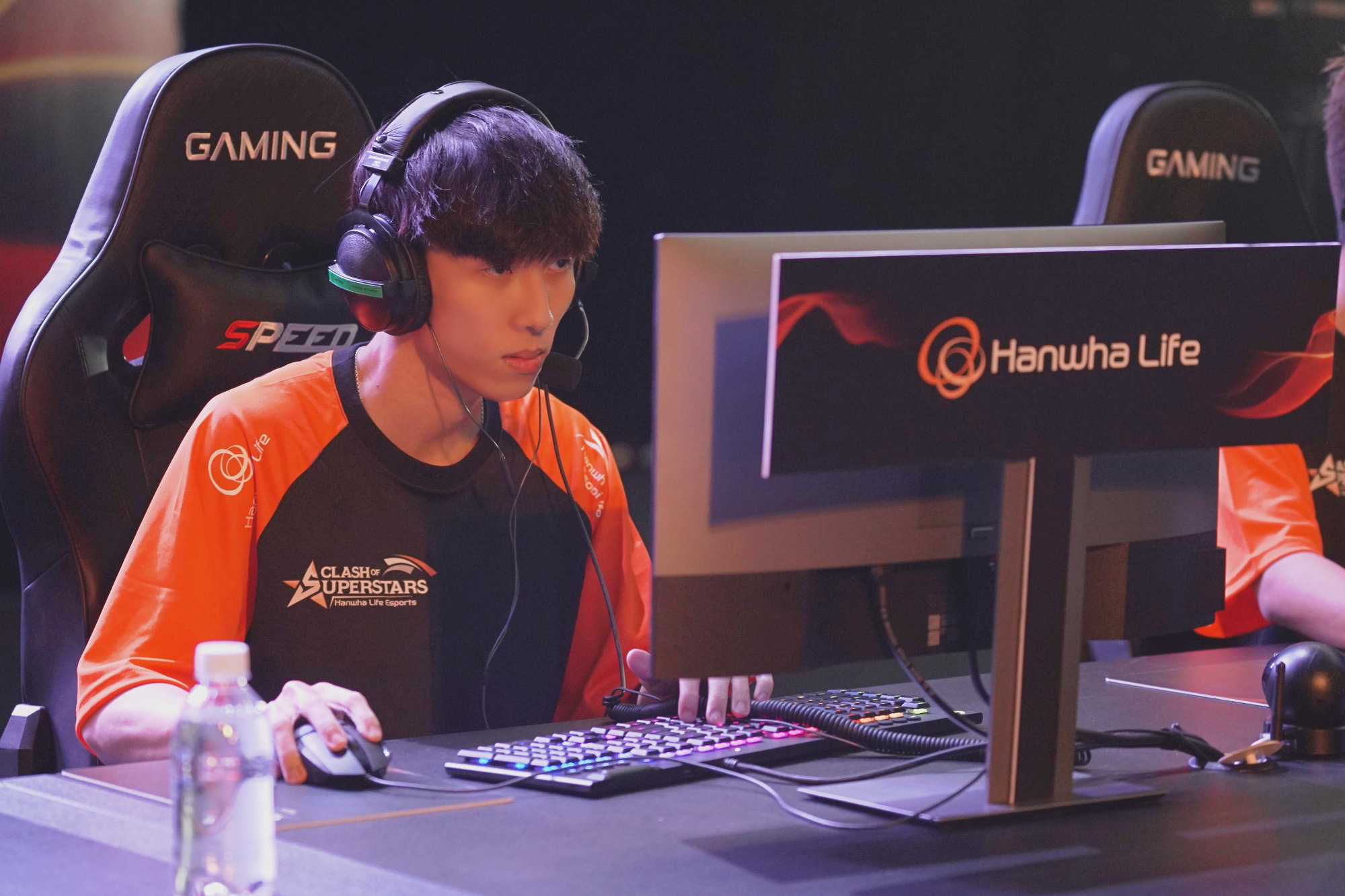 Hanwha Life Esports (HLE): Clash Of Superstars 2019 - Nơi viết tiếp ...