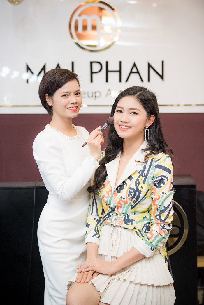 Makeup artist Mai Phan bật mí cách tạo lớp nền hoàn hảo