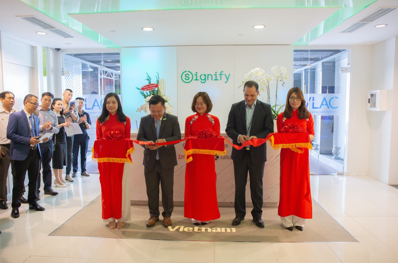 Signify giới thiệu loạt giải pháp chiếu sáng tiên tiến tại Trung Tâm ...