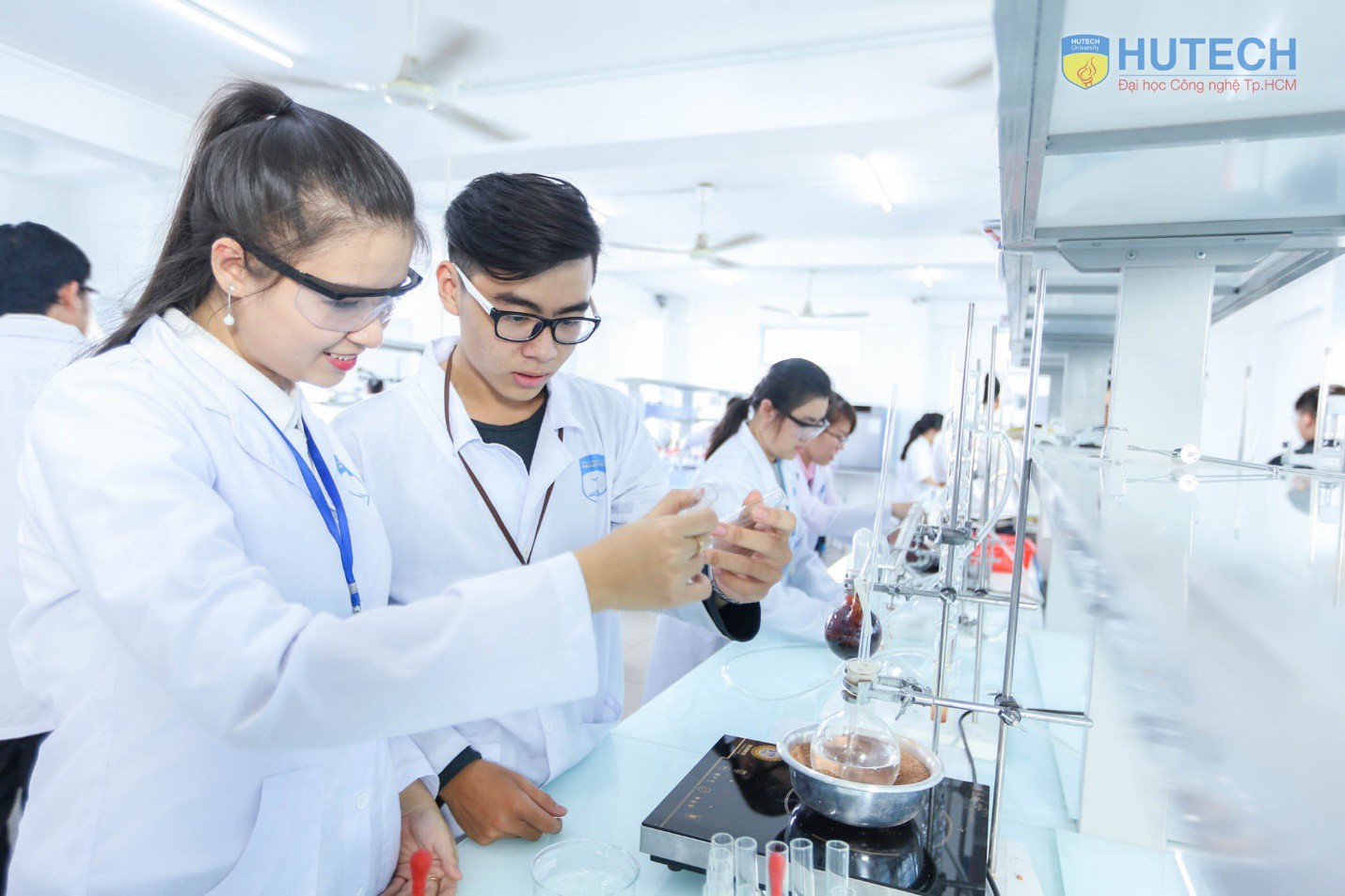 5 lý do phương thức xét tuyển học bạ tại HUTECH hút thí sinh