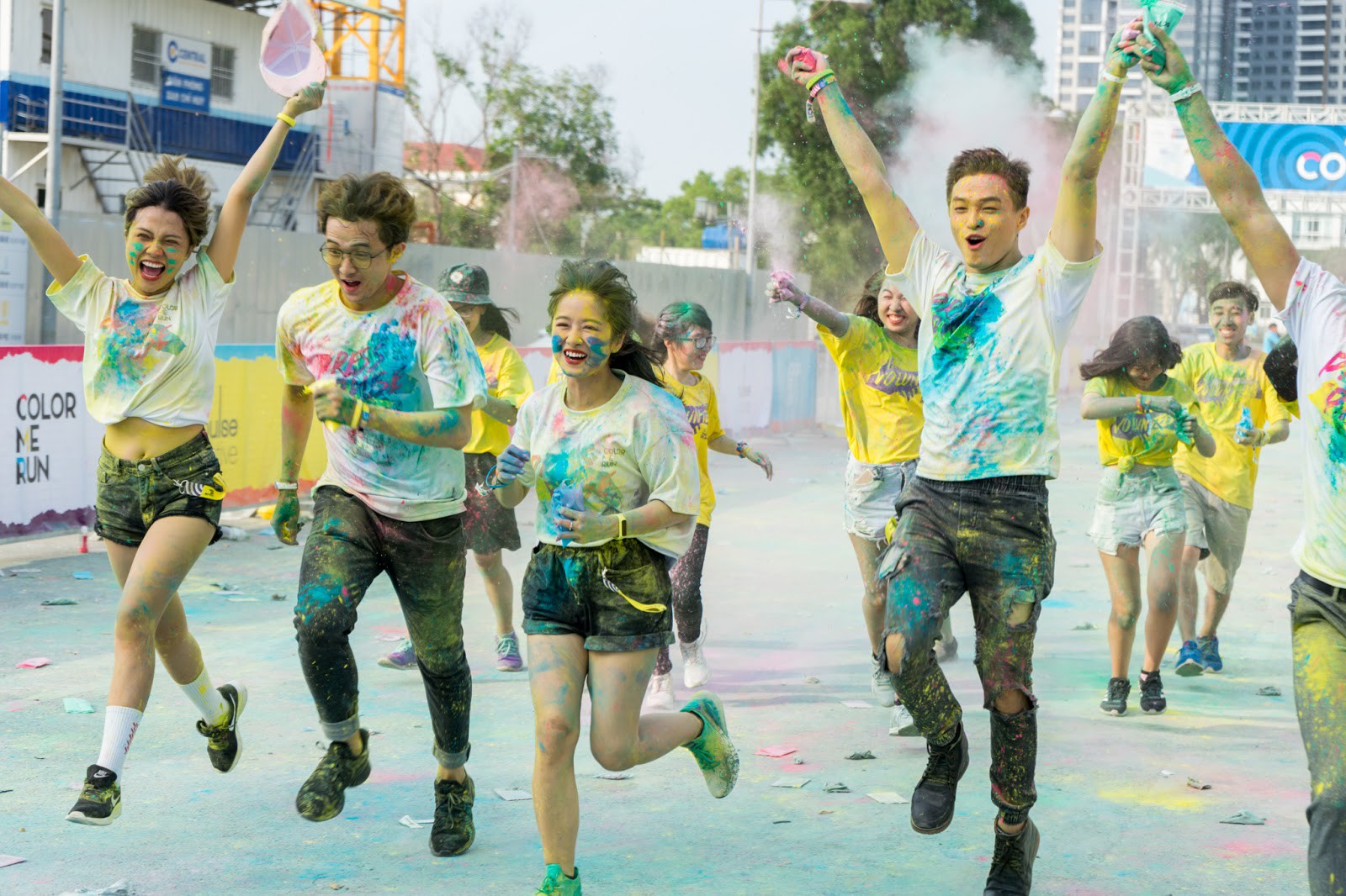 Phải đi Color Me Run một lần để biết ngày thường chúng ta lười vận động ...