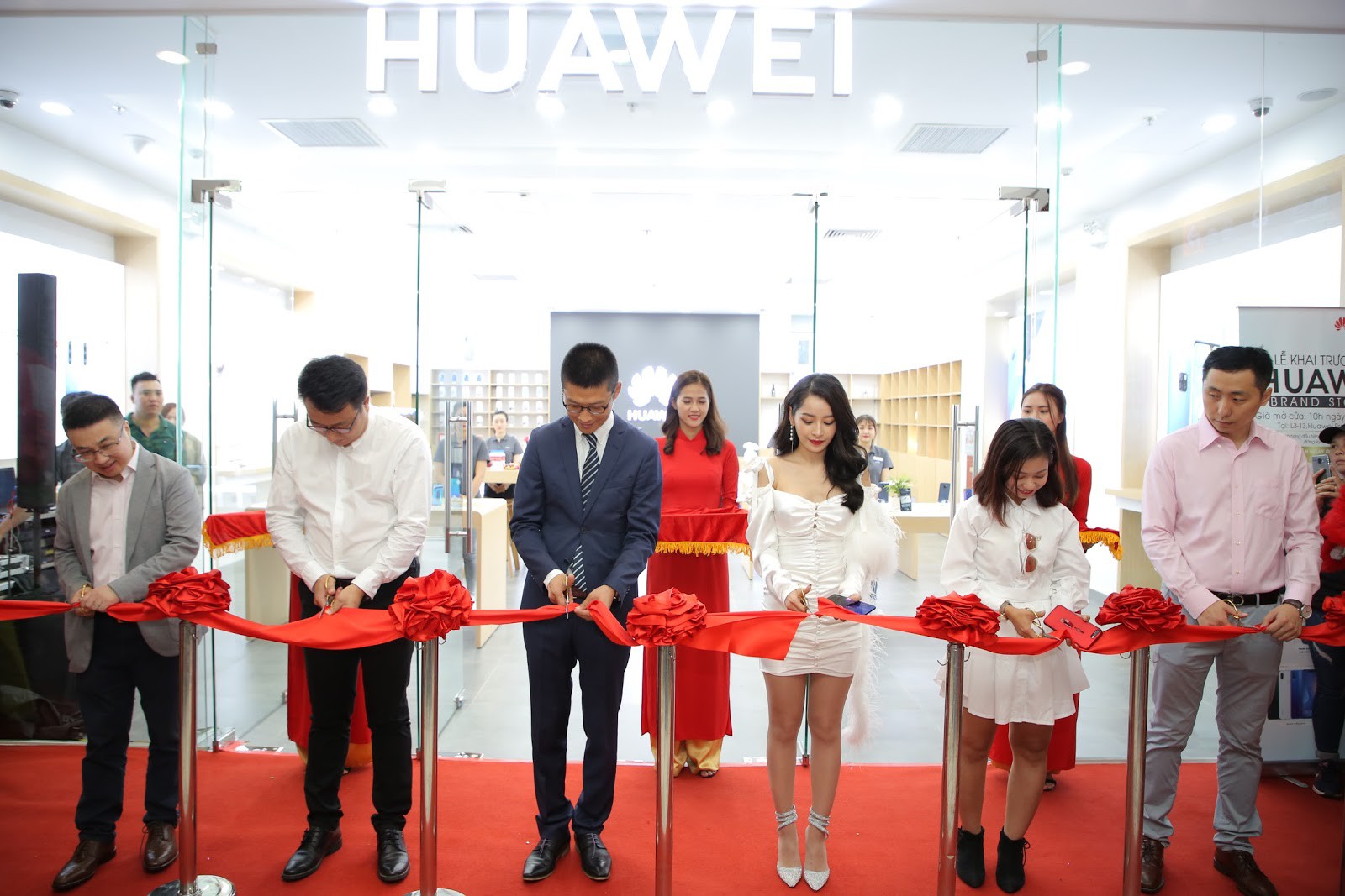 Chi Pu bật mí bí quyết xả stress cùng điện thoại Huawei