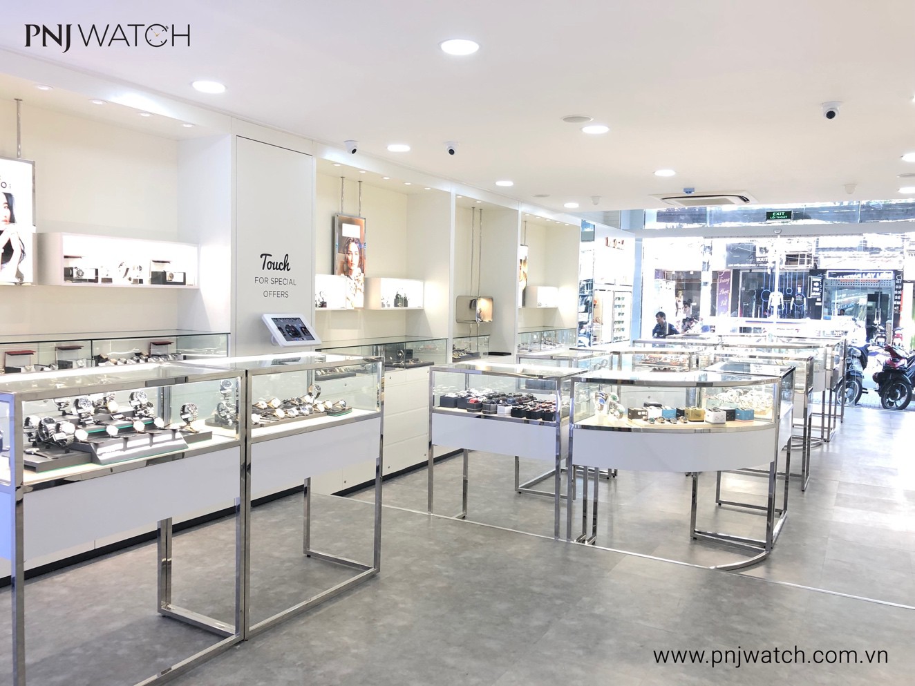 PNJ Watch: Khai trương địa điểm mua sắm đồng hồ chính hãng tại Bình Dương