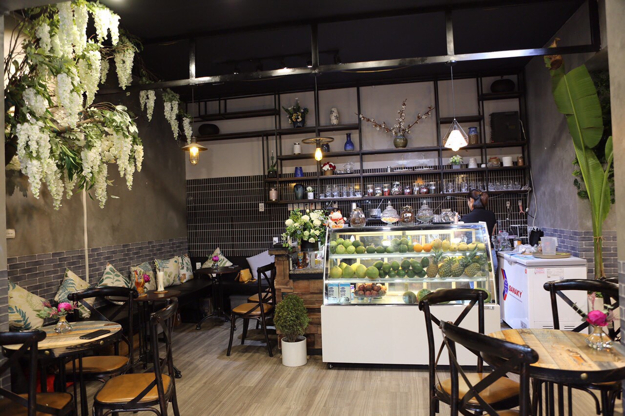 Khám phá tiệm hoa cafe đẹp như mơ trong lòng Hà Nội