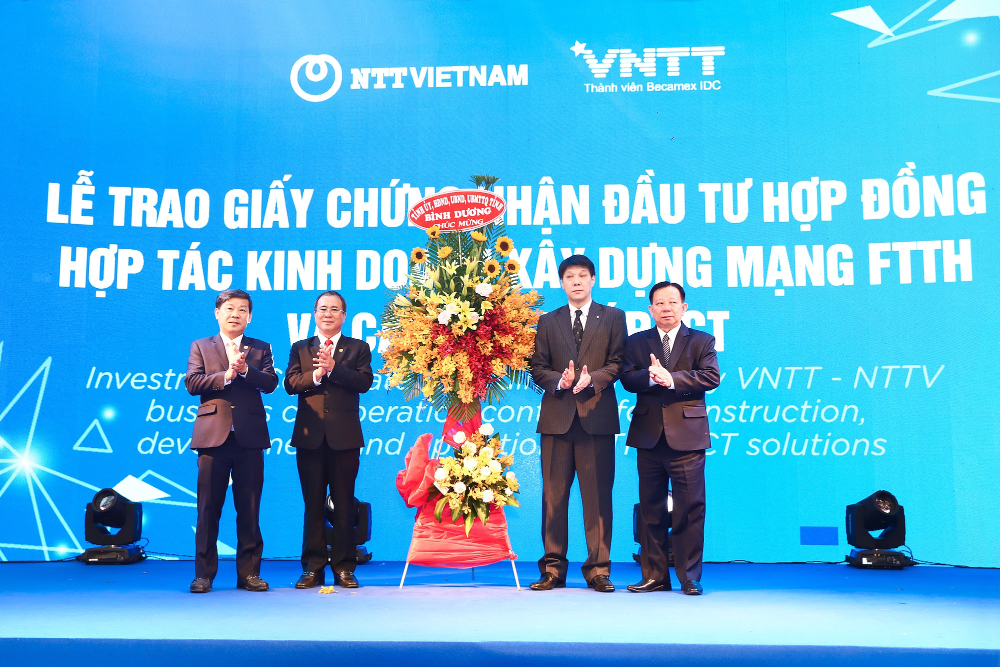 VNTT tiếp tục được vinh danh Top 10 Doanh nghiệp Công nghệ uy tín năm 2019