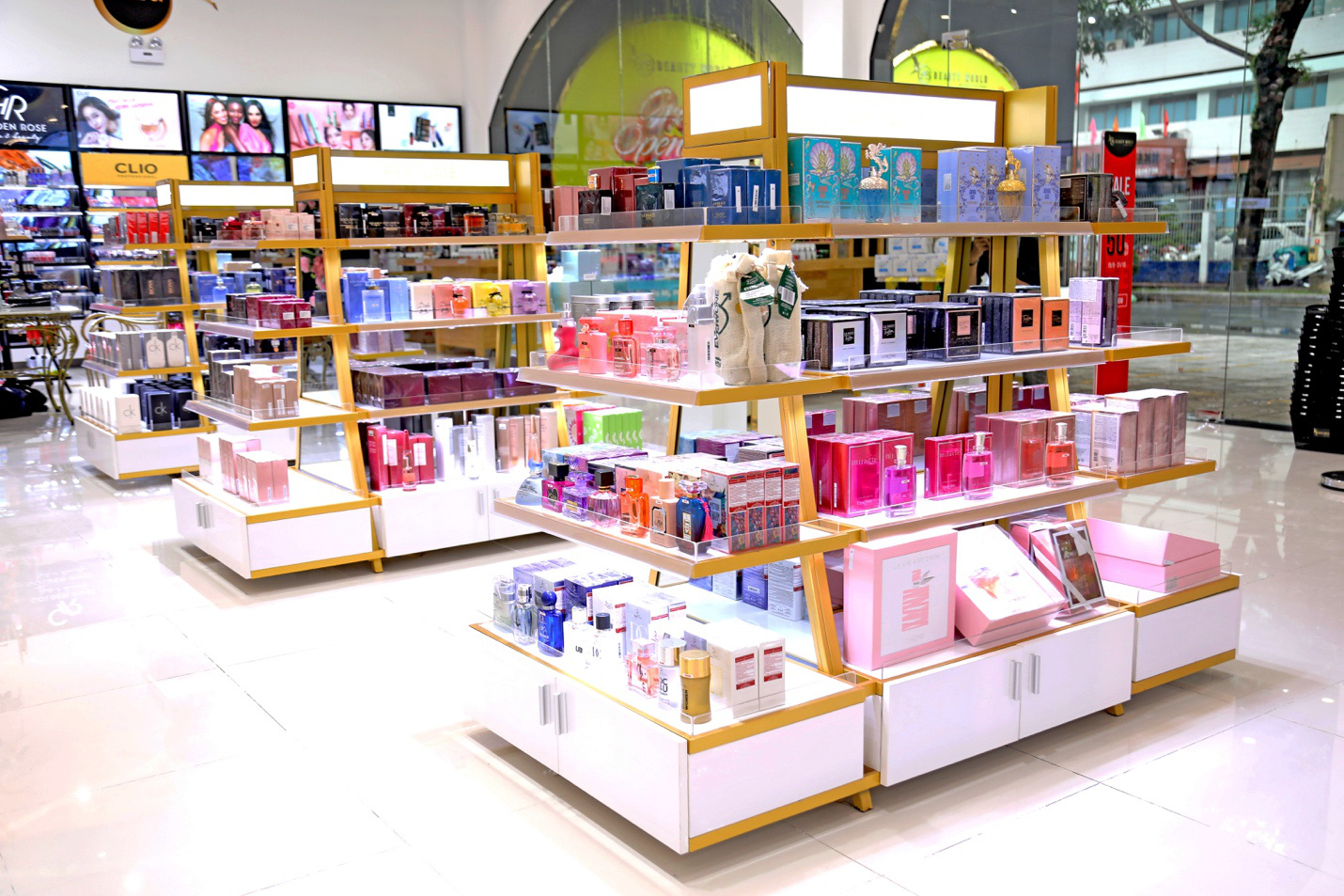 Siêu thị mỹ phẩm AB Beauty World "chơi lớn" trong tuần khai trương