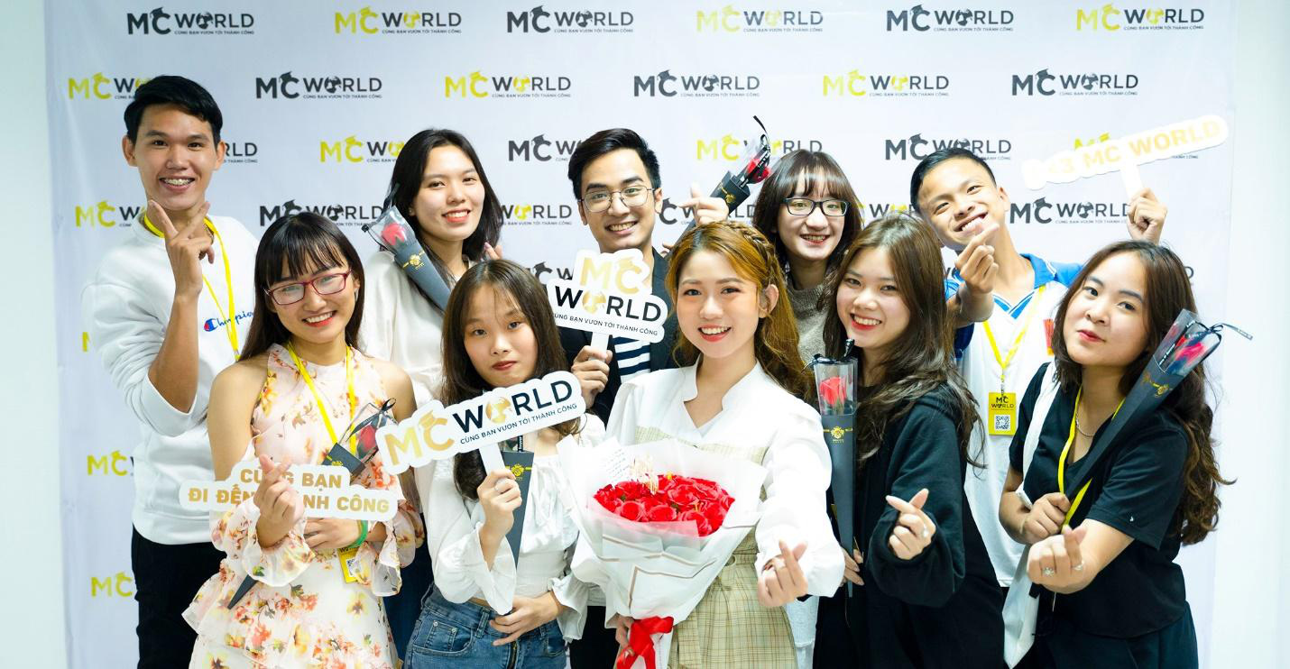 Khởi nguồn với đam mê cầm mic, MC 9x tài năng trở thành cô giáo dạy MC ...