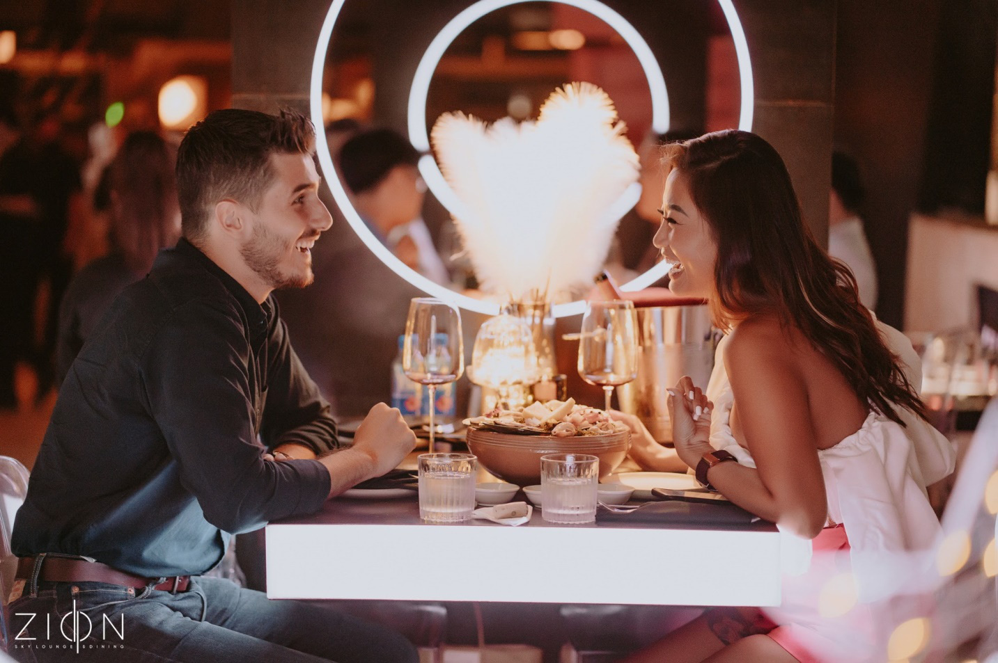 Những “tọa độ” ăn chơi không thể bỏ lỡ mùa lễ hội: Zion Sky Lounge ...