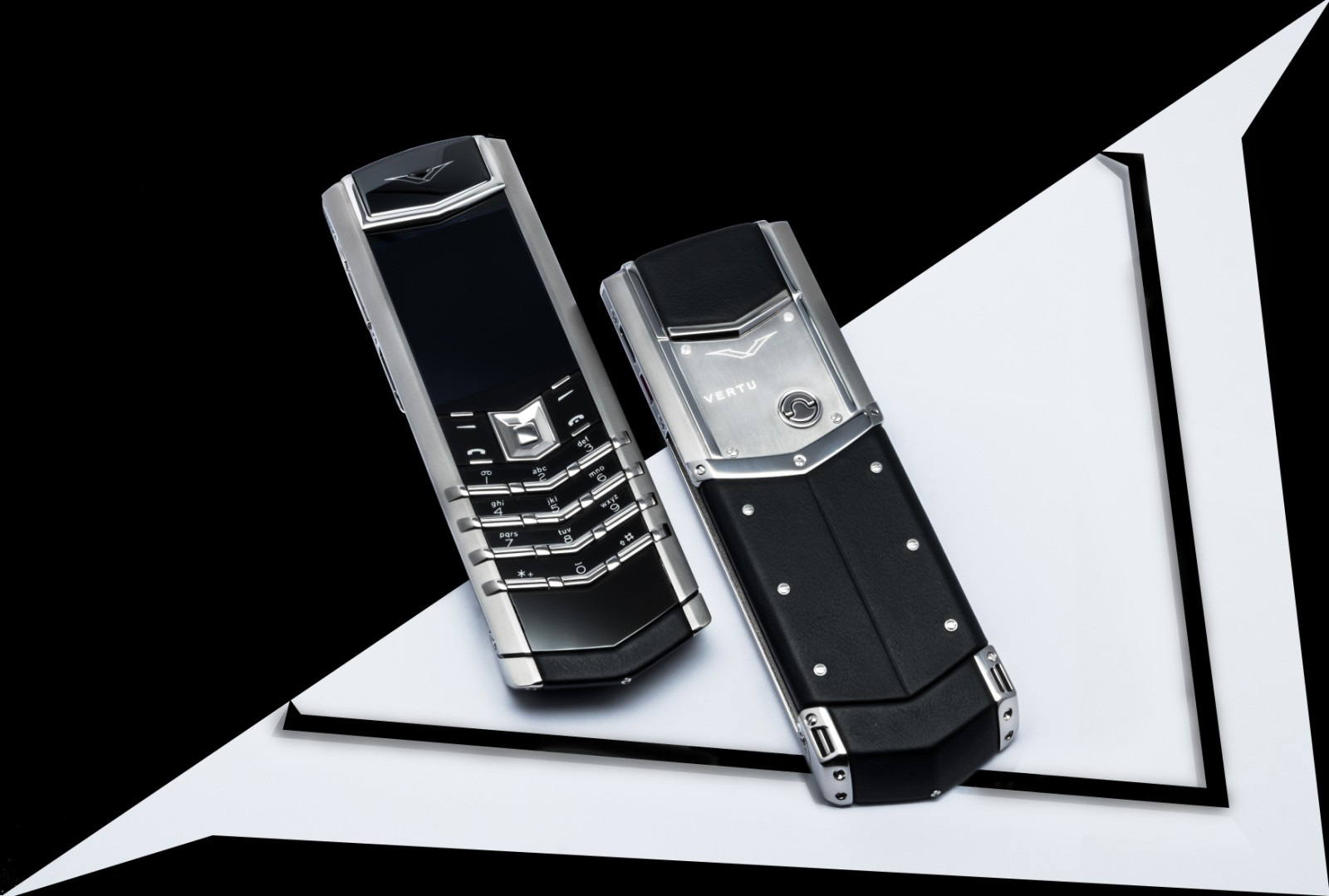 Vertu Signature V – Sự trở lại của biểu tượng điện thoại xa xỉ