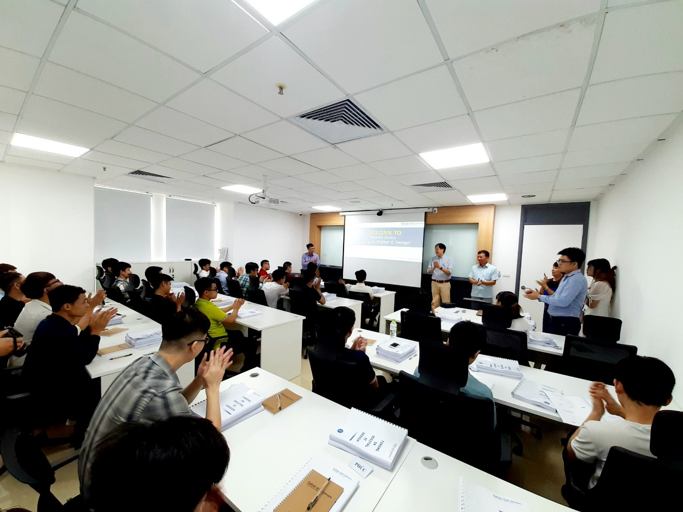 CoAsia Semi Việt Nam ký Biên bản ghi nhớ hợp tác đào tạo trong lĩnh vực ...