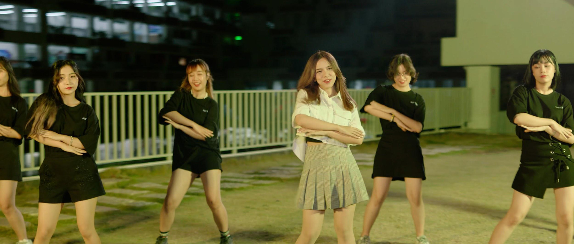 A.C Xuân Tài đưa lời hứa "Sau 30 tuổi cùng ế thì mình lấy nhau" lên MV ...