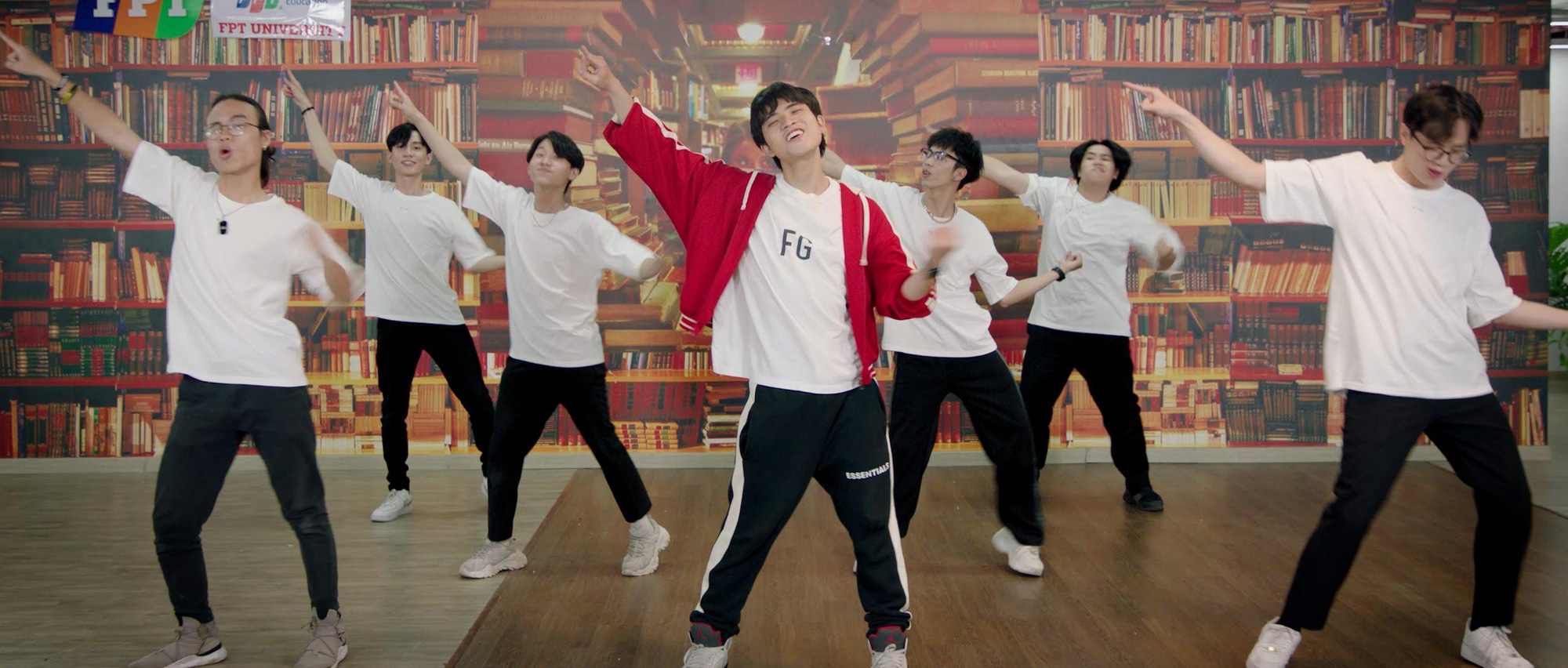 A.C Xuân Tài đưa lời hứa "Sau 30 tuổi cùng ế thì mình lấy nhau" lên MV ...