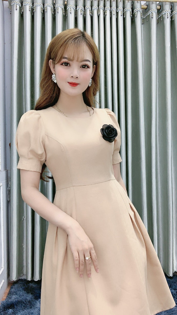 “Hack” dáng đỉnh cao với những mẫu đầm thời trang DOMAC