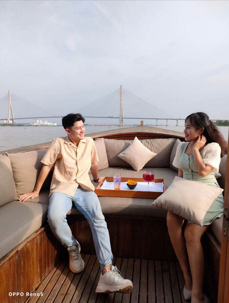 Hết vợ chồng Mike Pan đến gia đình Sơn Đoàn khoe khoảnh khắc ngọt ngào ...