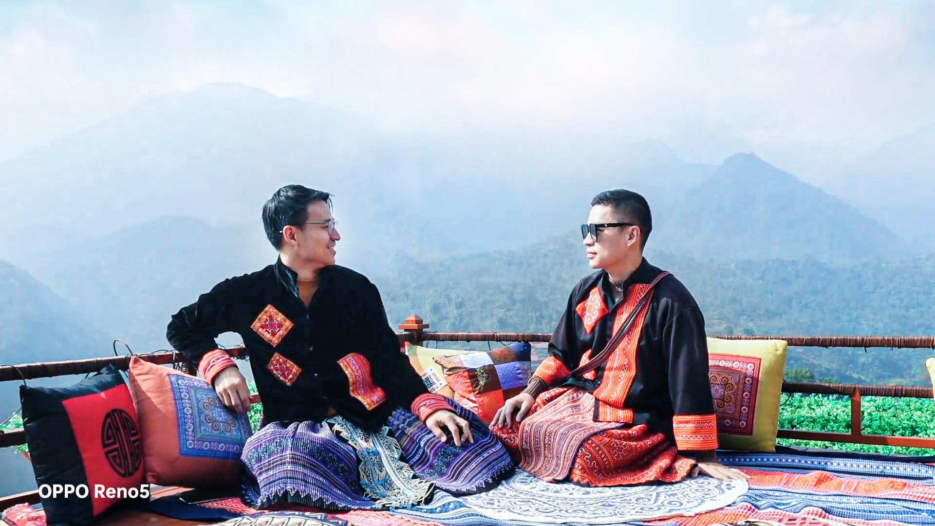 Hết vợ chồng Mike Pan đến gia đình Sơn Đoàn khoe khoảnh khắc ngọt ngào ...