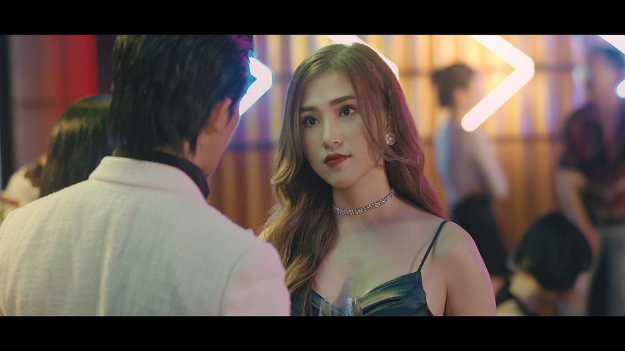 LaLa Trần chào sân V-Pop với "Hạnh phúc không đến hai lần"