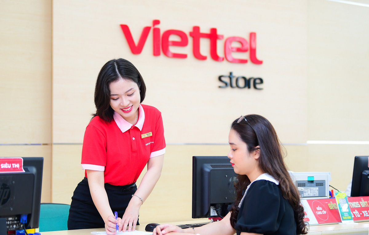 Website chính thức thay đổi đồng loạt banner “lạ”, Viettel Store nói gì?