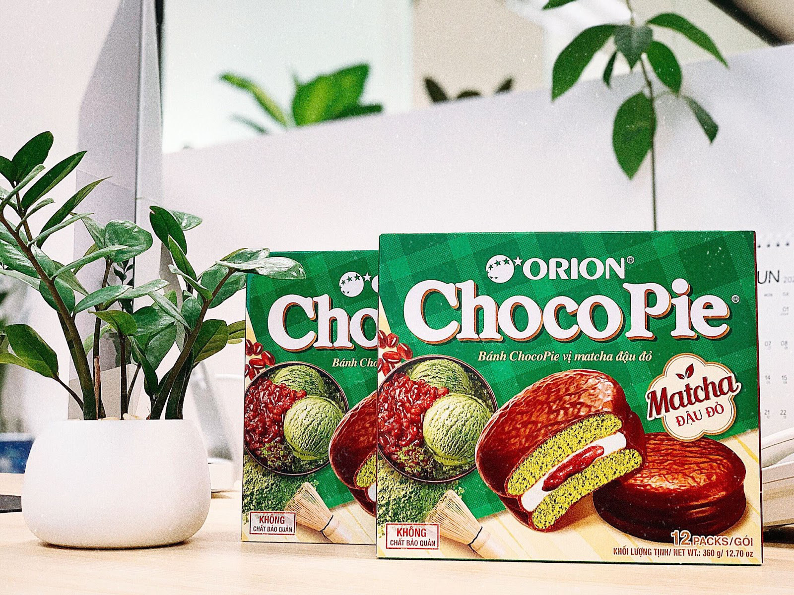 Bất ngờ với Choco Pie vỏ xanh vừa ra mắt, ăn thử mới biết bên trong còn ...