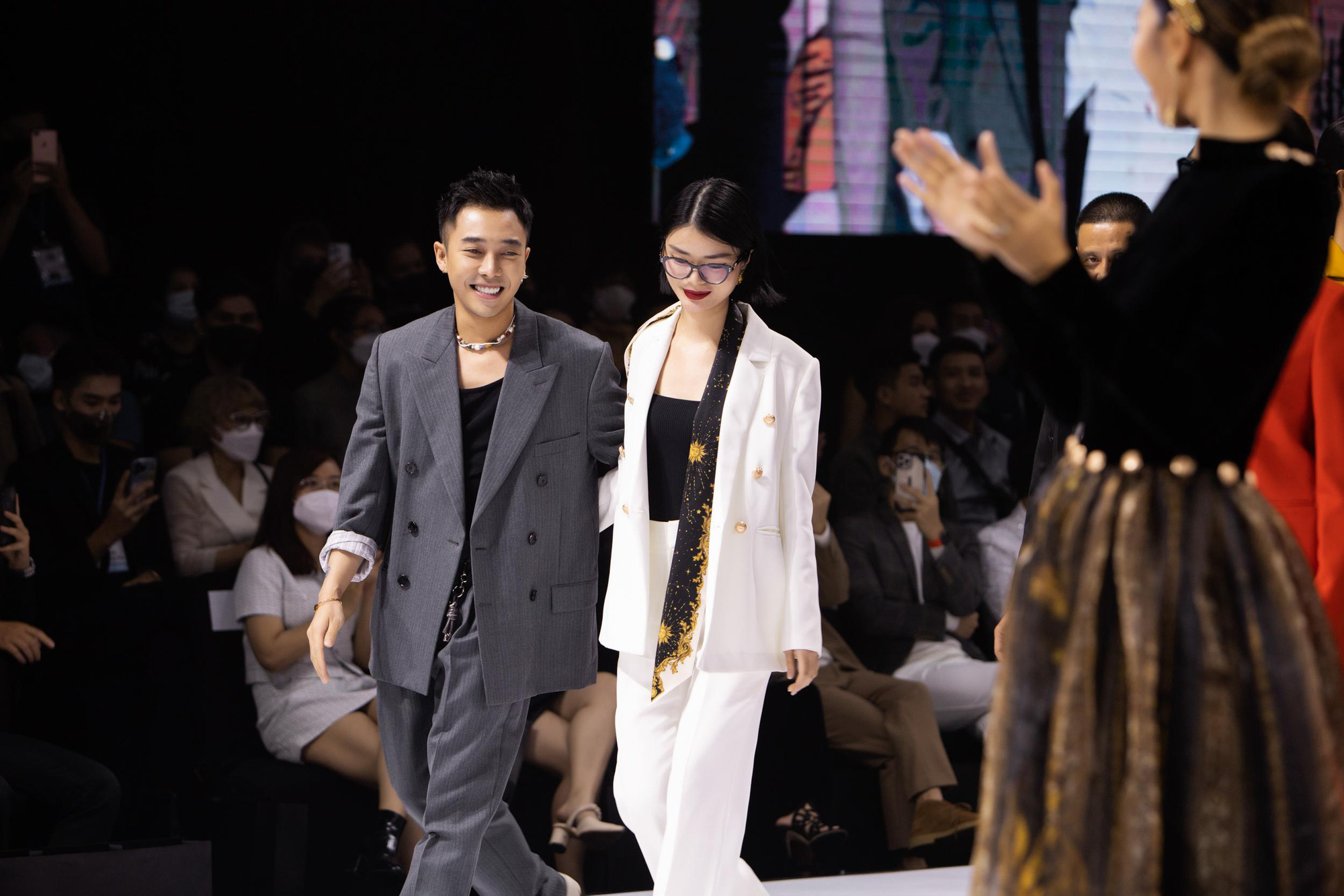 I.H.F: Nhung Kiko, Hoàng Ku, Henri Hubert và BST rực rỡ tại AVIFW 2021