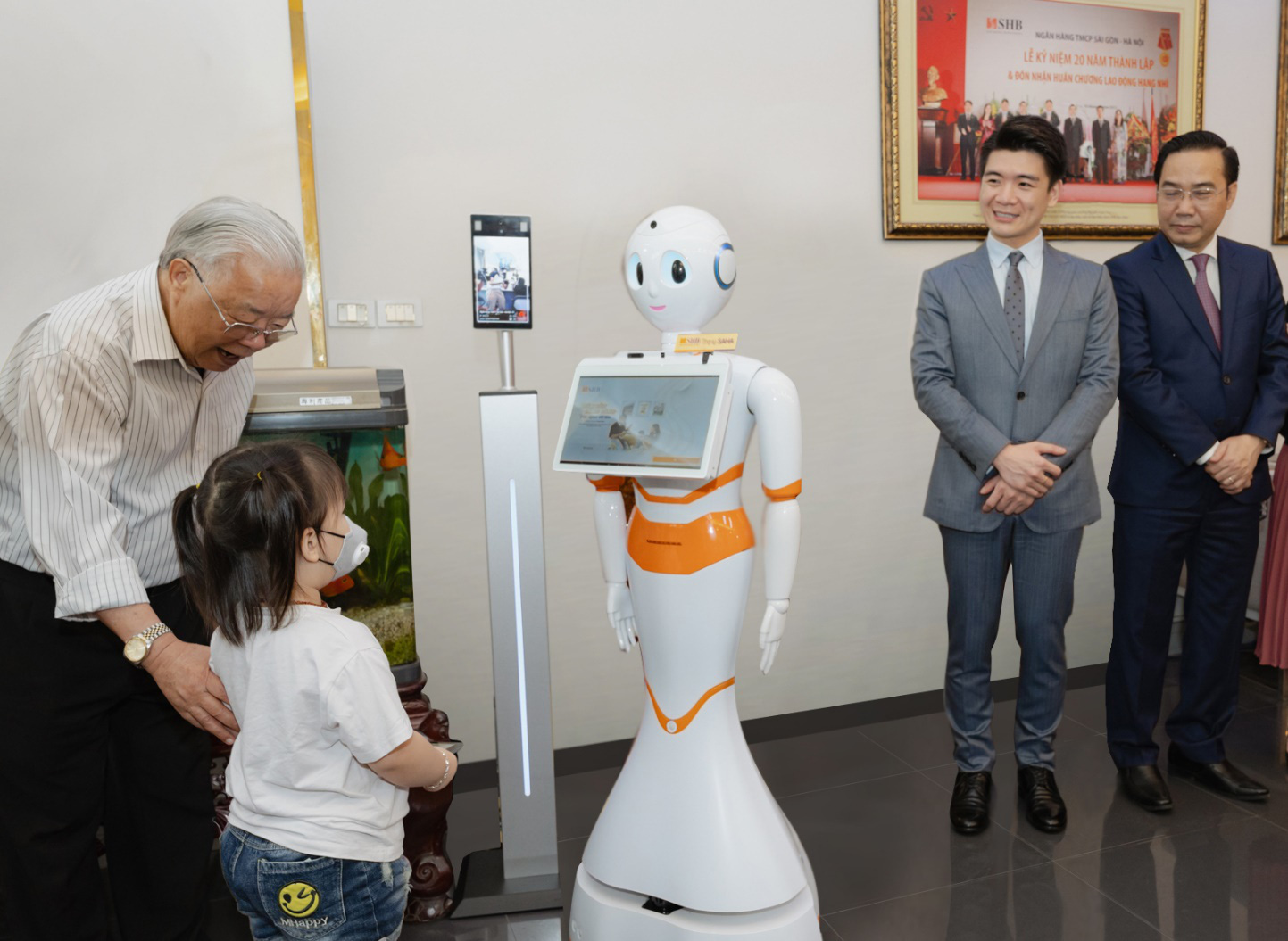 SHB đưa Robot thông minh vào phục vụ giao dịch nâng cao trải nghiệm