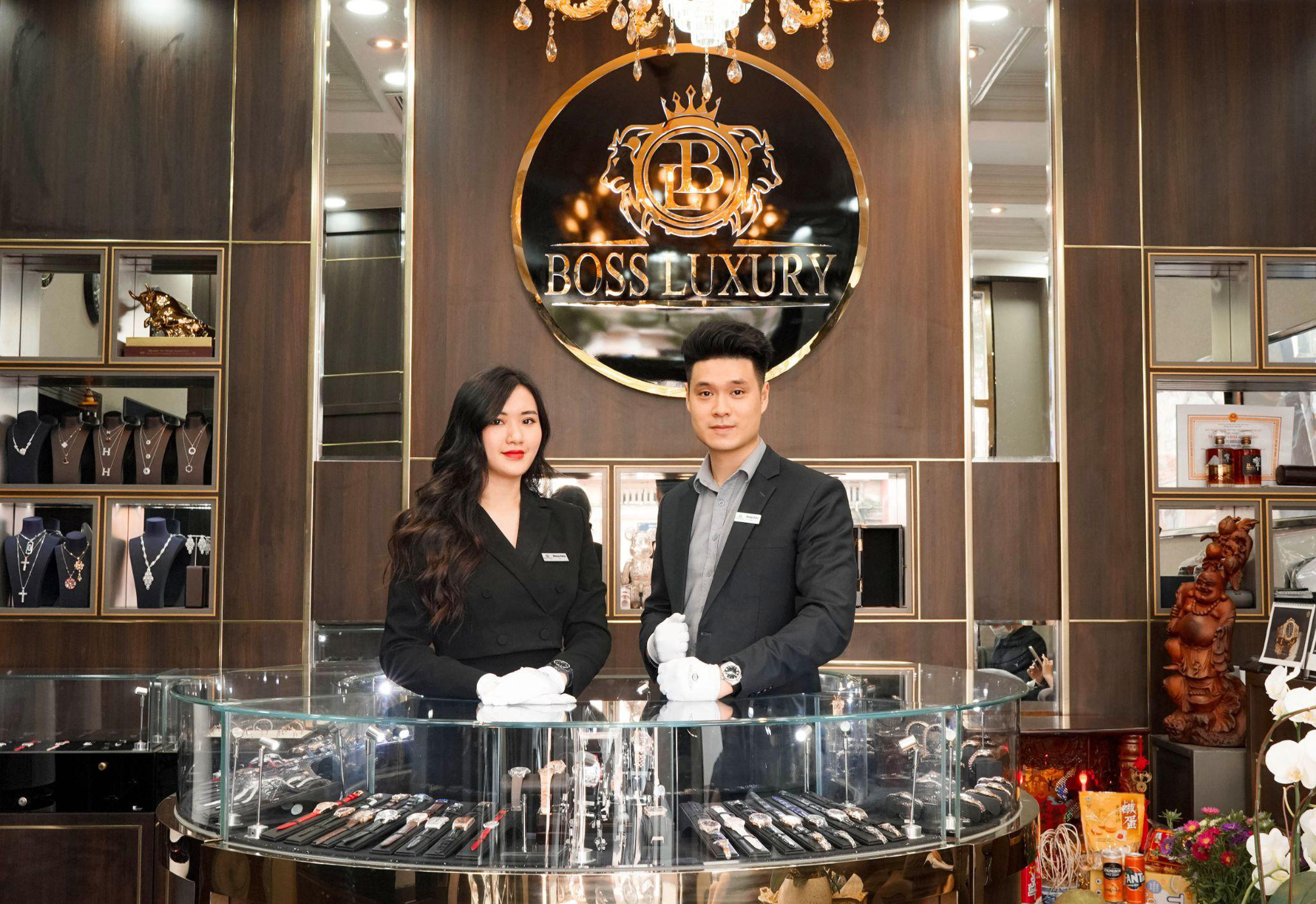 Những mẫu đồng hồ đôi đẹp mê mẩn có tại Boss Luxury Sài Gòn