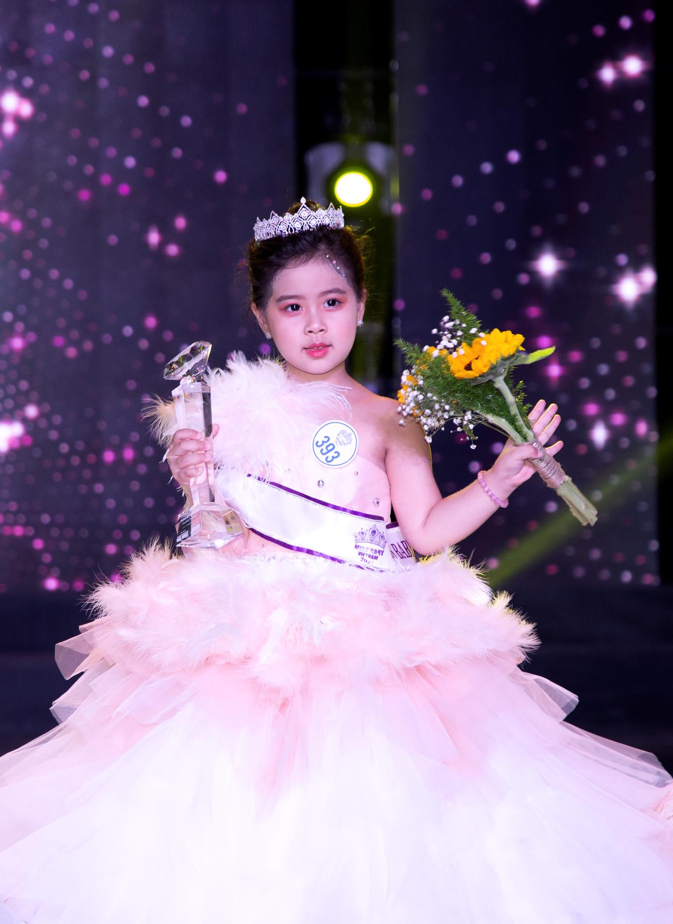Phạm Gia Hân đăng quang Miss baby Việt Nam 2021