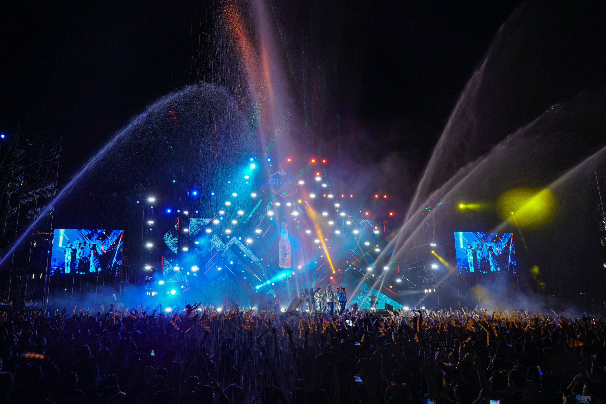 Mưa mặc mưa, Crystal Rave Vũng Tàu bùng nổ với sức nóng của hơn 40.000 ...