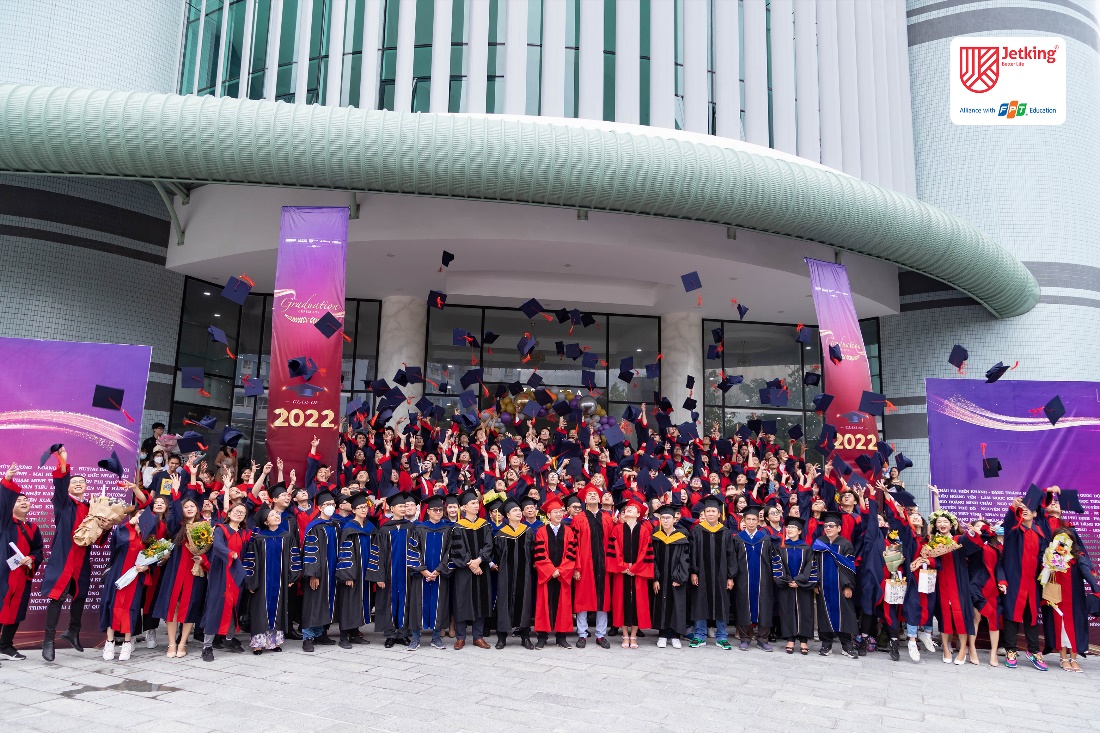 Cảm xúc dâng trào trong lễ tốt nghiệp của FPT Jetking