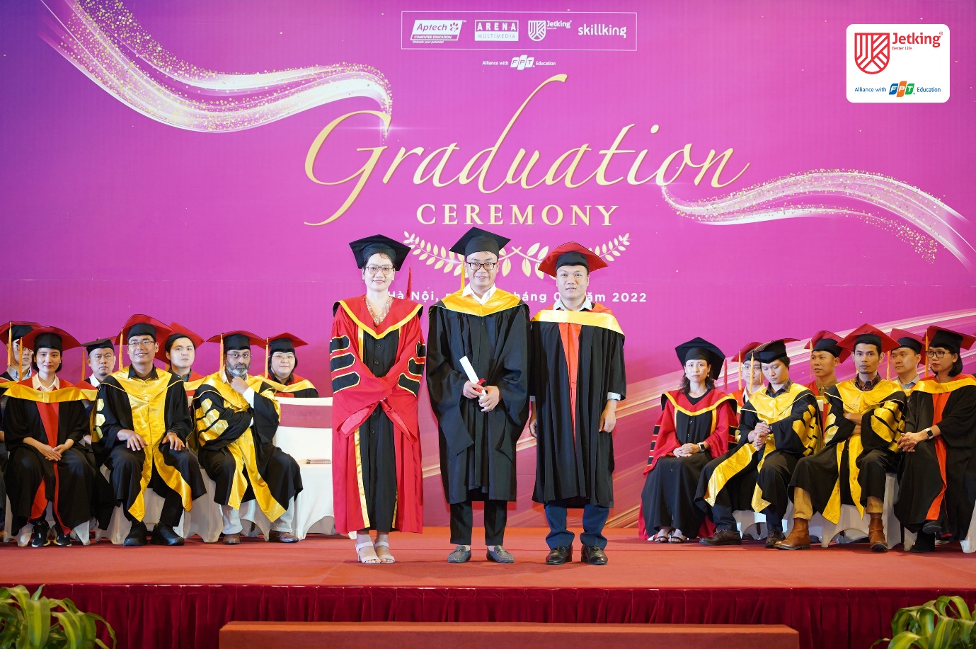Cảm xúc dâng trào trong lễ tốt nghiệp của FPT Jetking