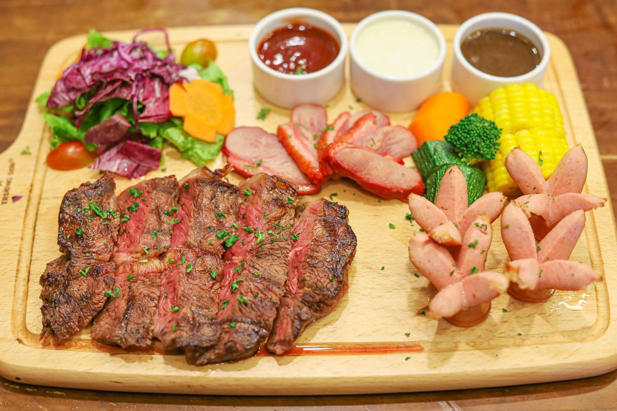 Thưởng thức món steak độc đáo tại nhà hàng Cow Express