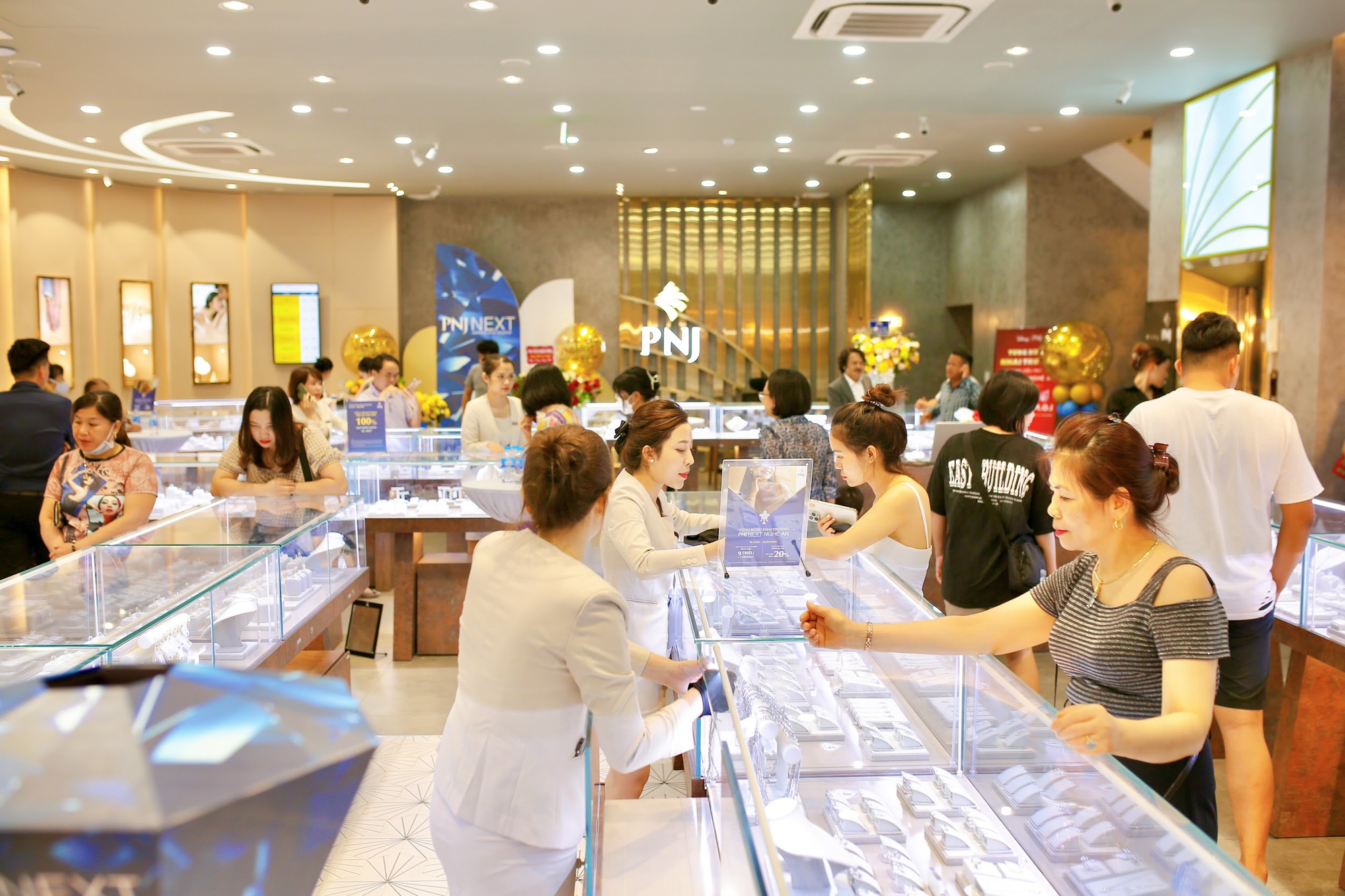 PNJ Next chính thức có mặt tại Nghệ An: “Chào sân” bằng show trang sức ...