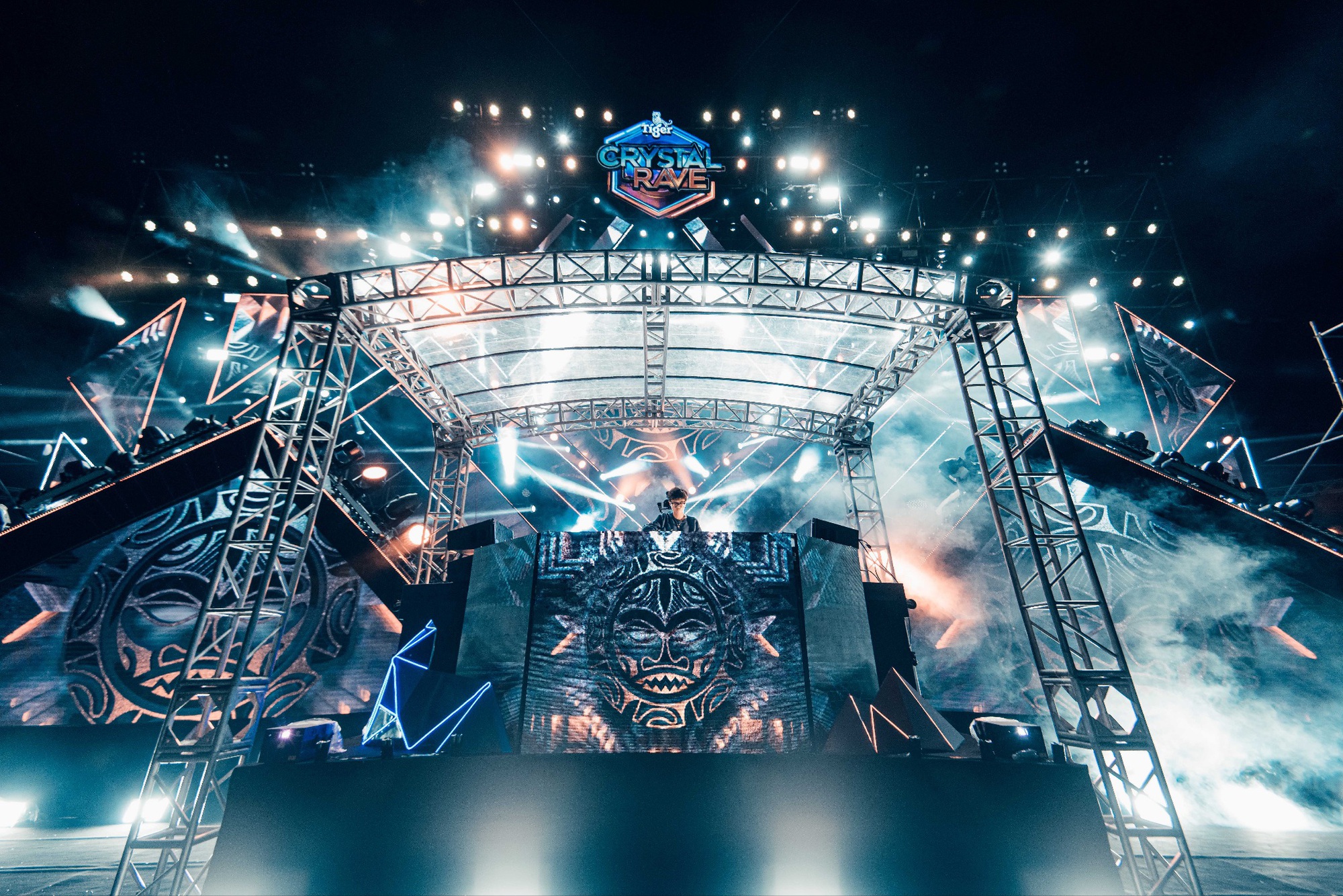 Nguồn nhiệt khủng từ Hạ Long thổi bùng Crystal Rave - Đại nhạc hội EDM ...