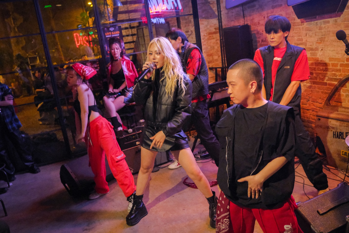 Mai Âm Nhạc và Dablo tụ hội trong đêm nhạc dành cho hội đam mê xê dịch