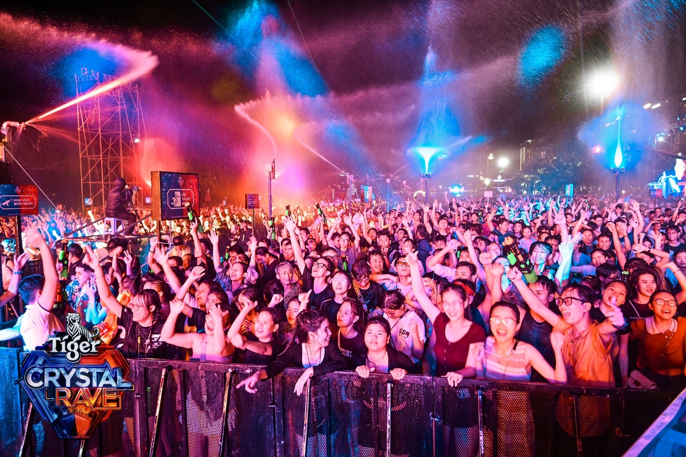 Với 55.000 khán giả Đà Nẵng - Tiger Crystal Rave xứng danh EDM Festival ...