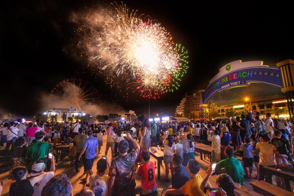 Lễ hội Vibe Fest diễn ra 6 ngày 6 đêm tại Phan Thiết Tết Giáp Thìn có ...