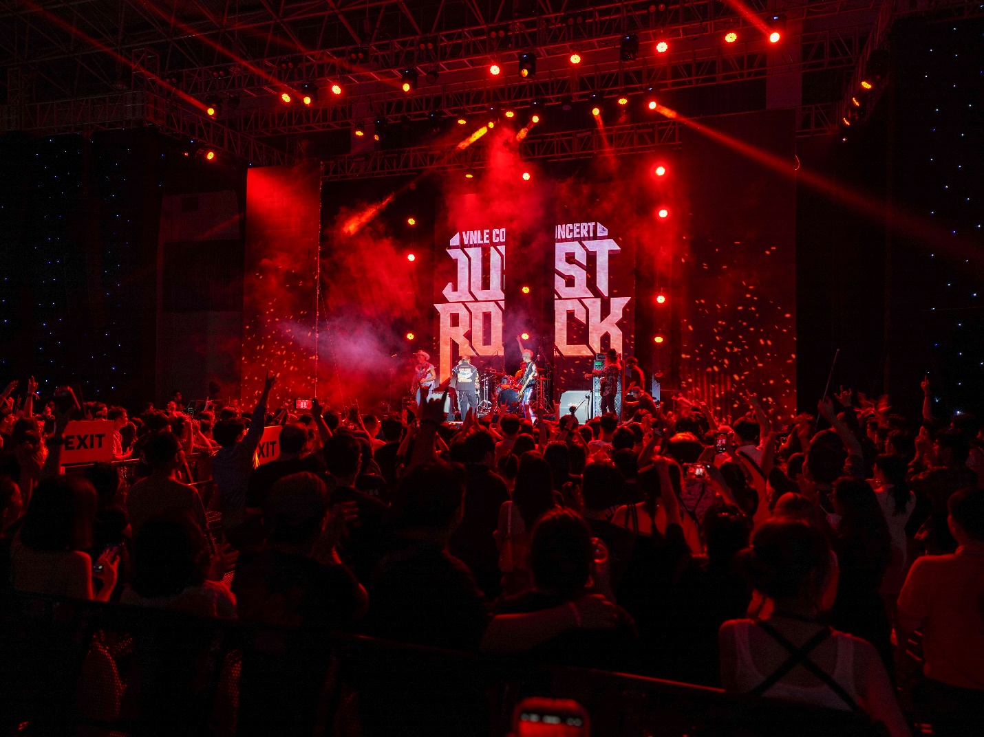 Loạt "rock hit" gây bão tại Just Rock