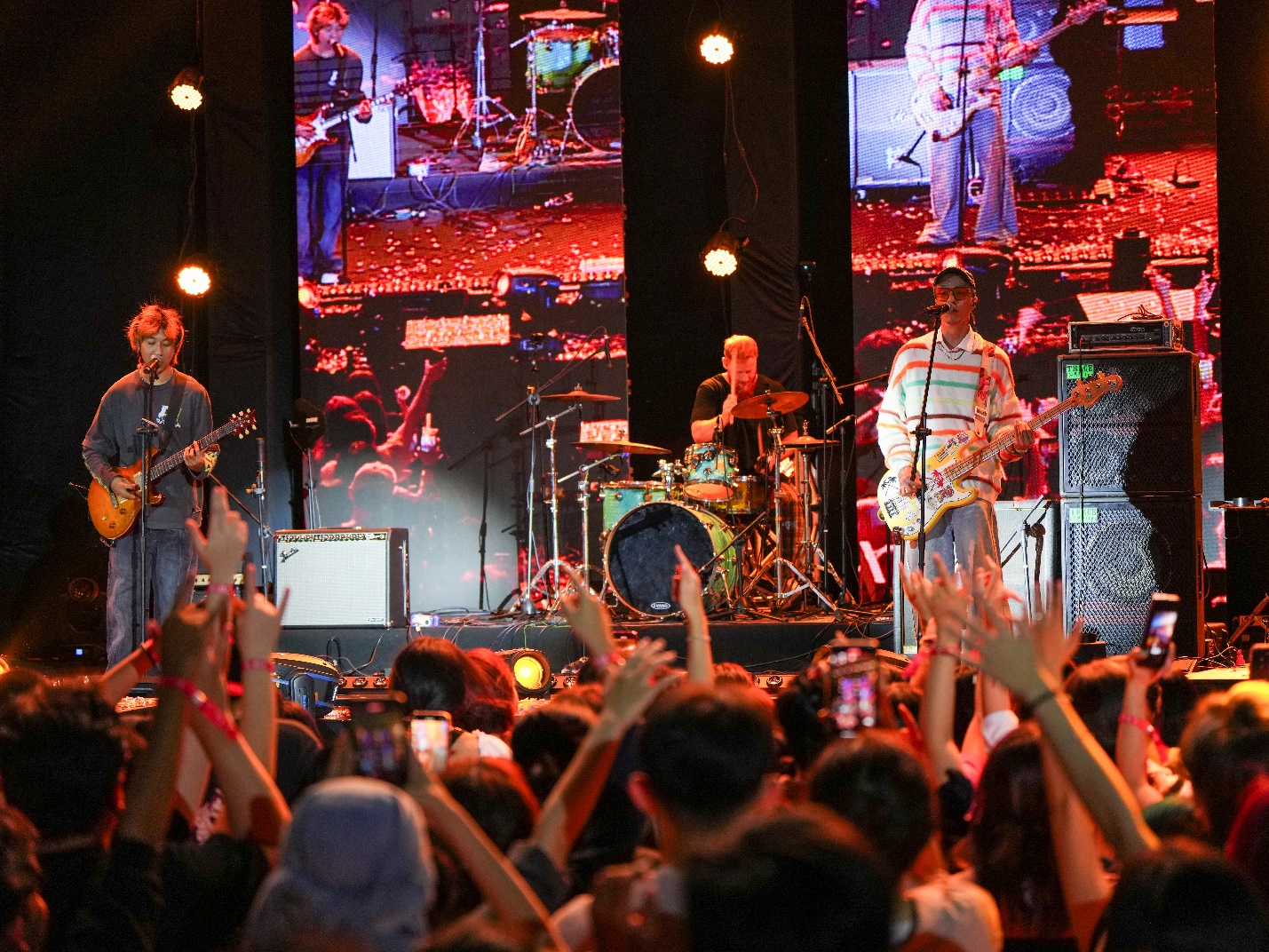 Loạt "rock hit" gây bão tại Just Rock