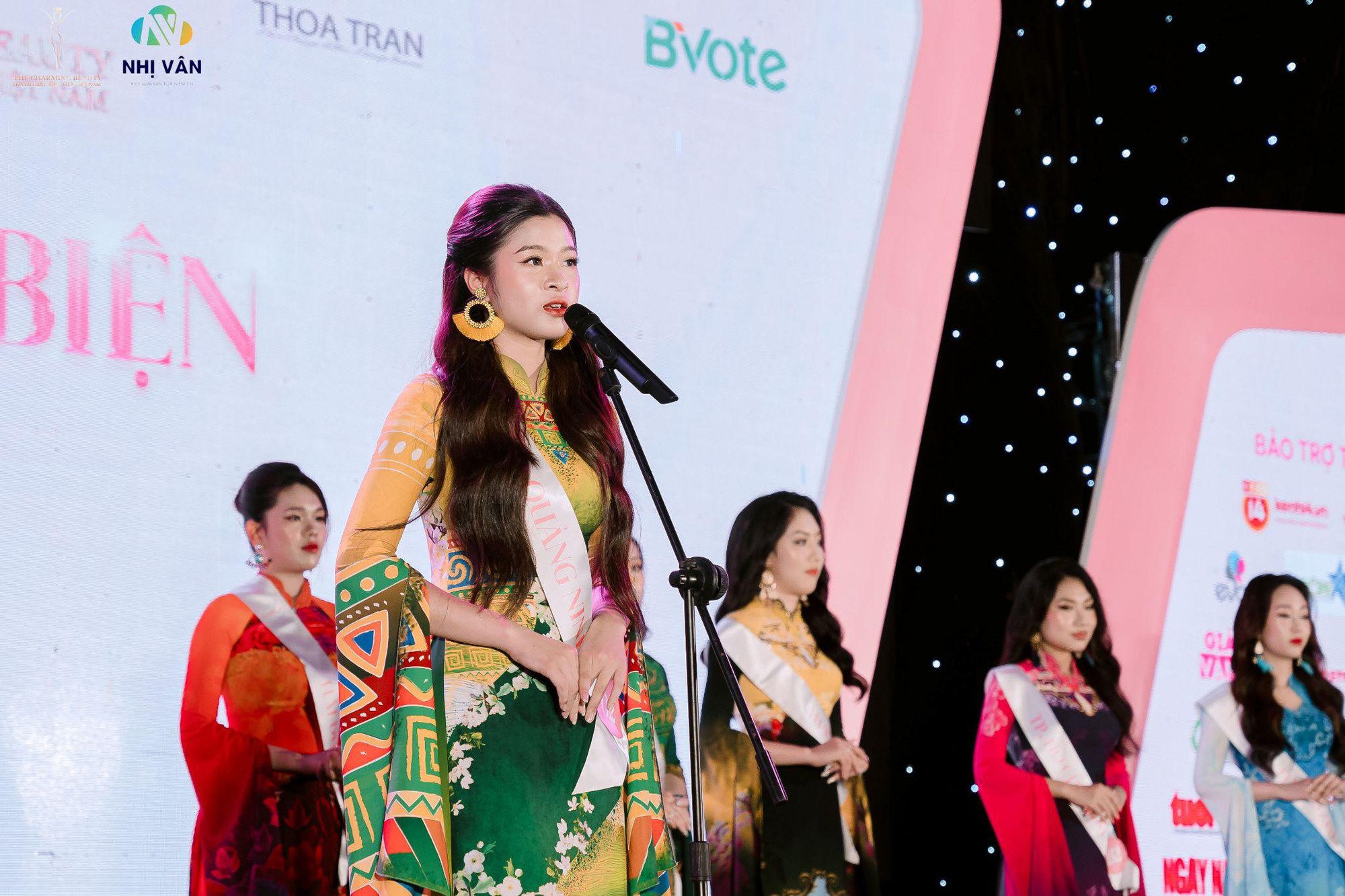 Hoa khôi Duyên dáng Sinh viên Việt Nam 2024: Nữ sinh Đại học Sân khấu ...