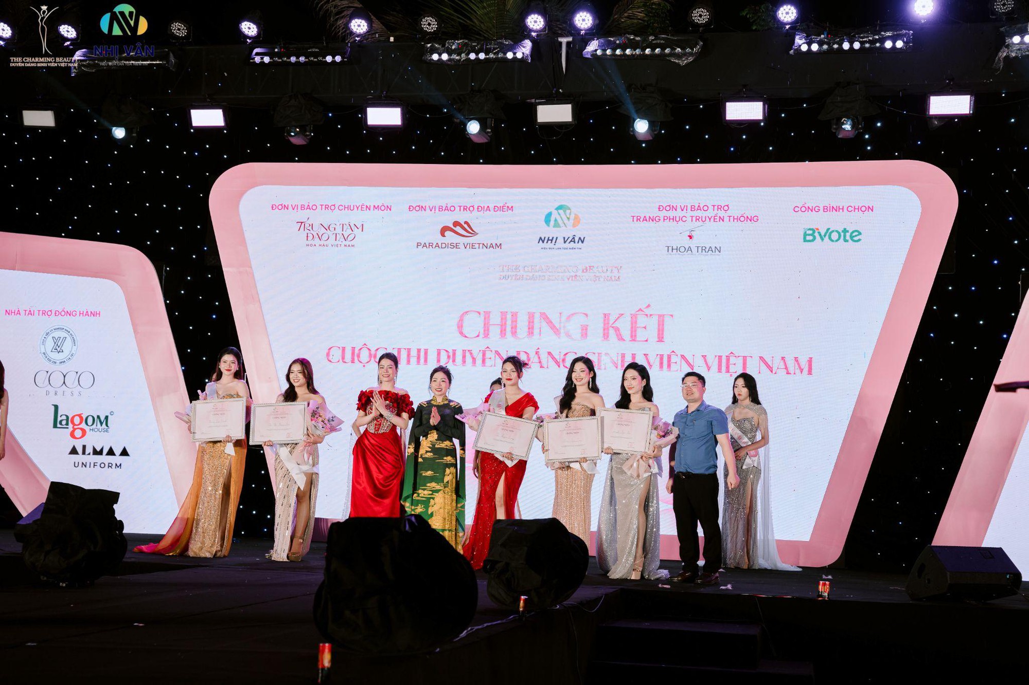 Hoa khôi Duyên dáng Sinh viên Việt Nam 2024: Nữ sinh Đại học Sân khấu ...