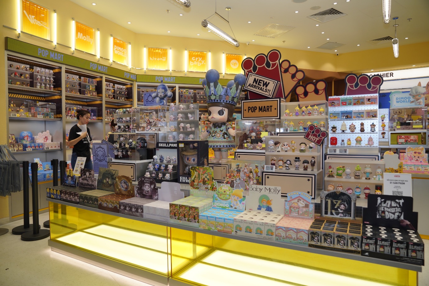 Khai trương cửa hàng chính hãng đầu tiên tại Việt Nam, POP MART thu hút ...