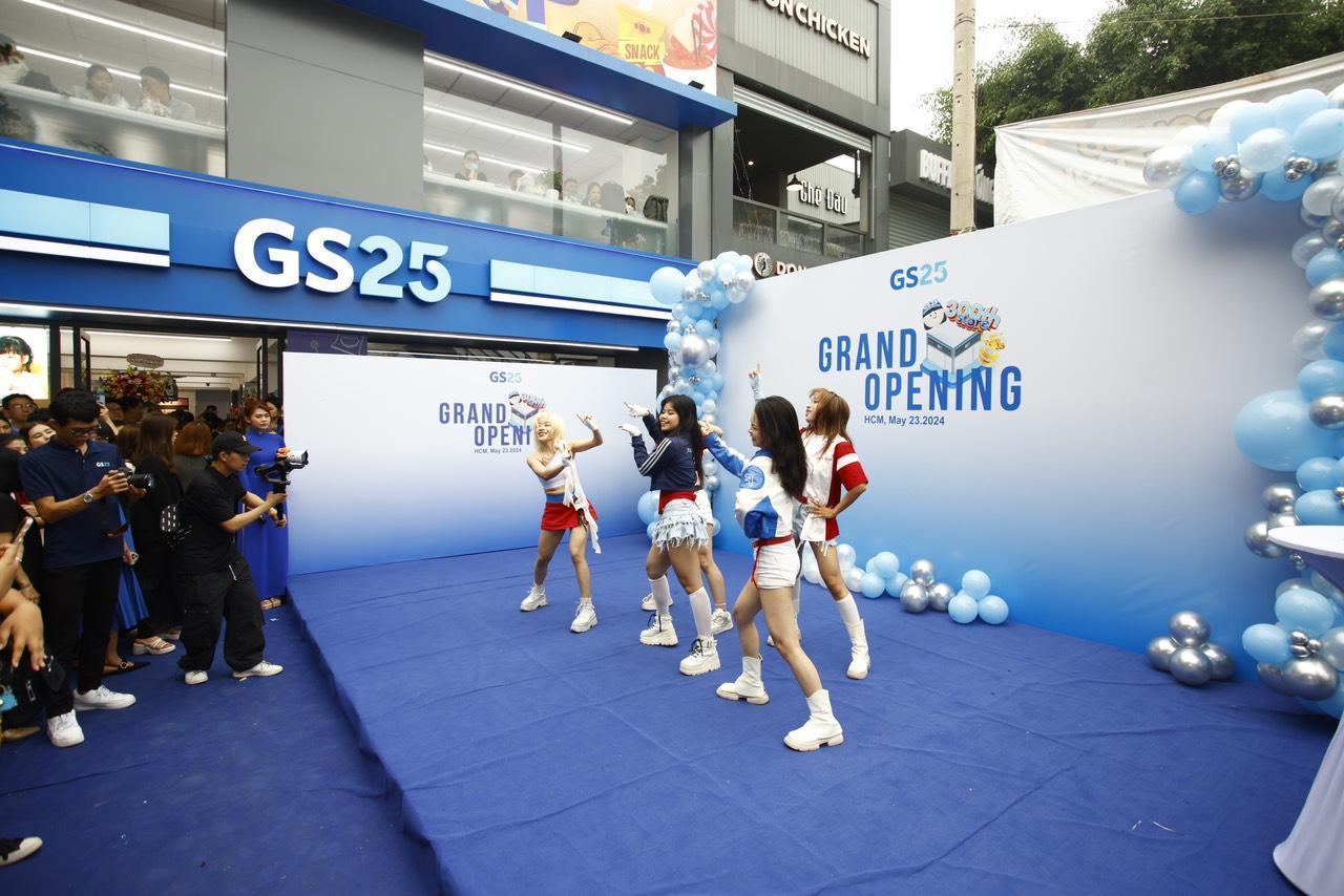 Trải nghiệm đầy màu sắc trong dịp khai trương cửa hàng GS25 thứ 300