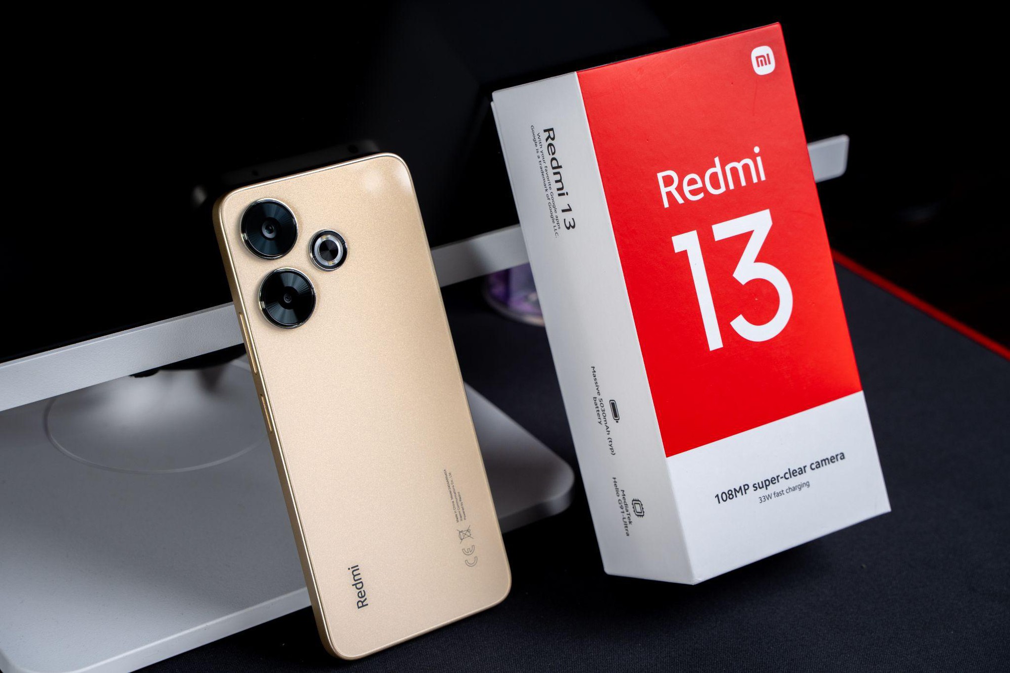 Bật cá tính cùng hội chị em với camera 108MP và mặt lưng kính trên Redmi 13