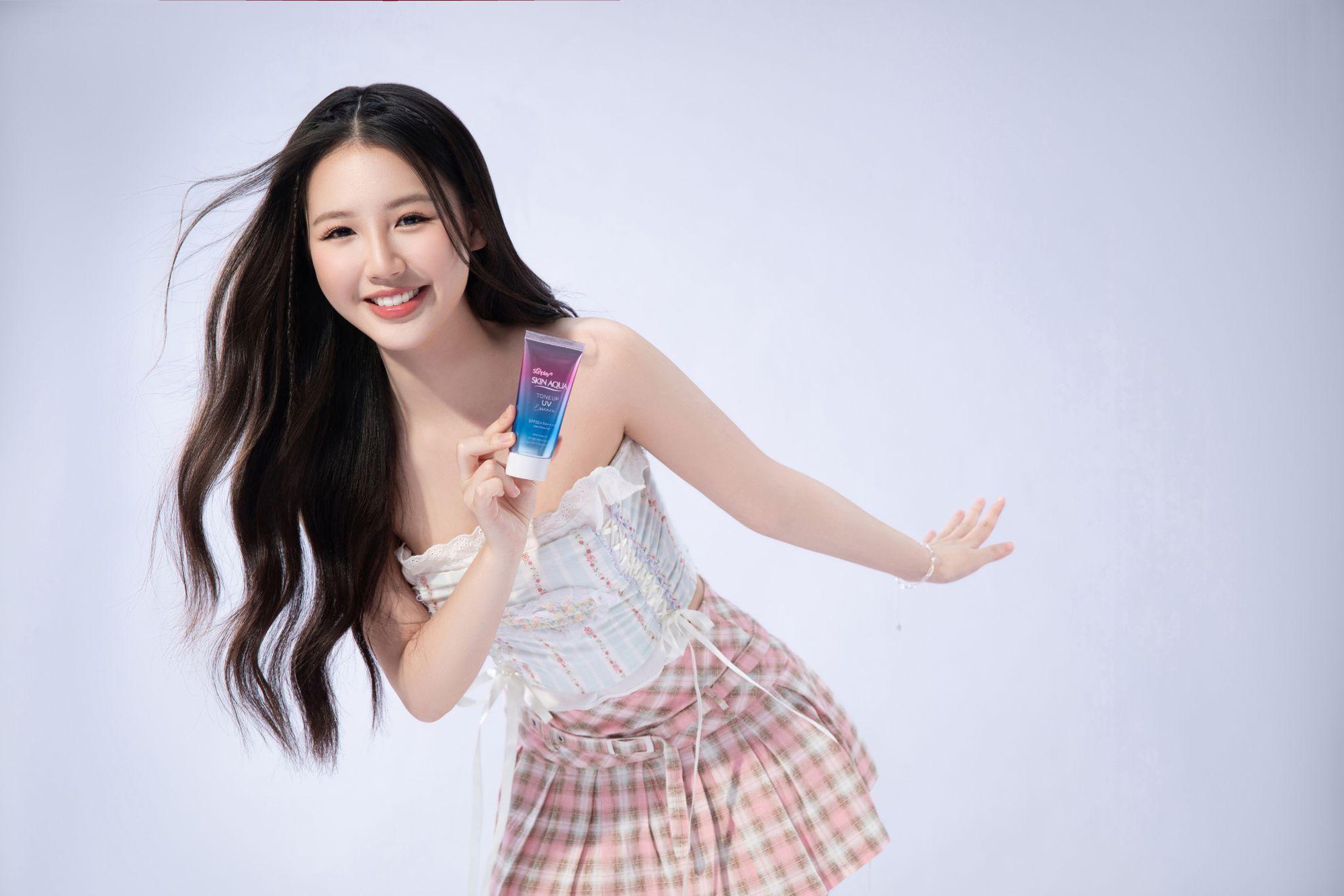 Tiết lộ danh tính “cameo ruột” cùng AMEE công phá Vpop khi mùa hè đến